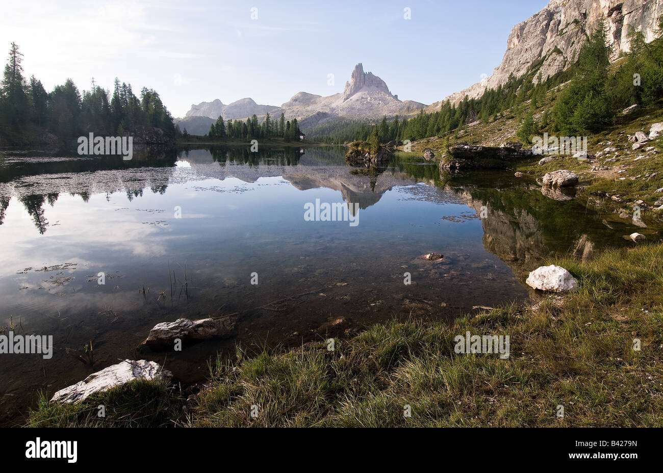 Glass lake hi-res stock photography and images - Alamy