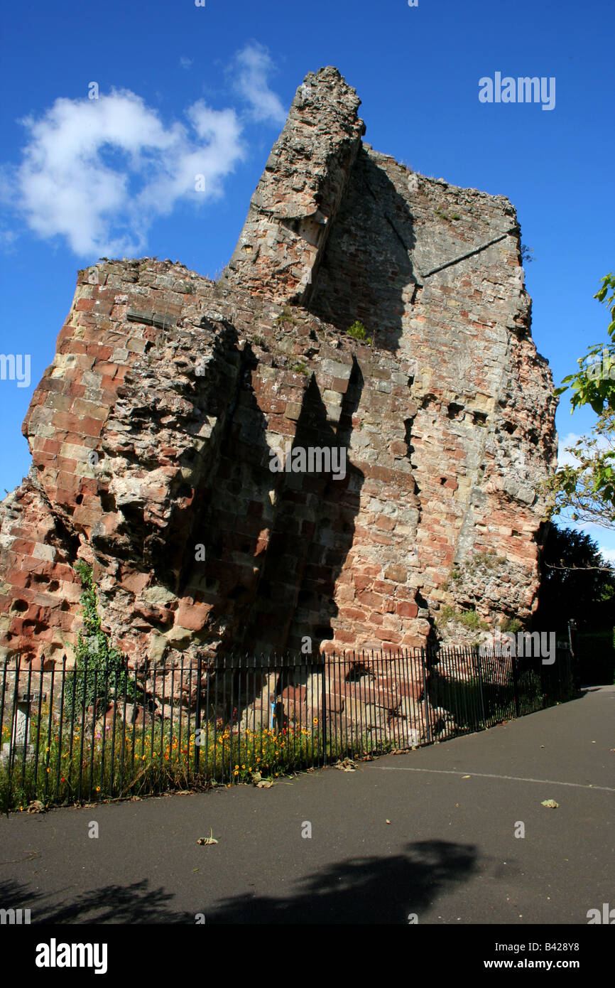 The leaning walls of the castle ruins at Bridgnorth,Shropshire Stock ...