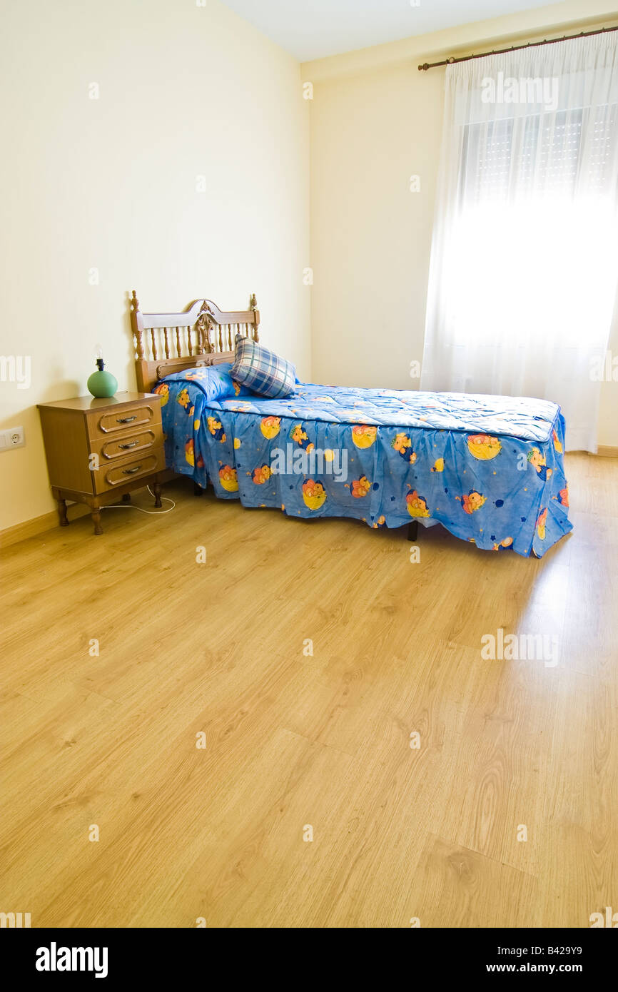 Empty bedroom single bed hi-res stock photography and images - Alamy