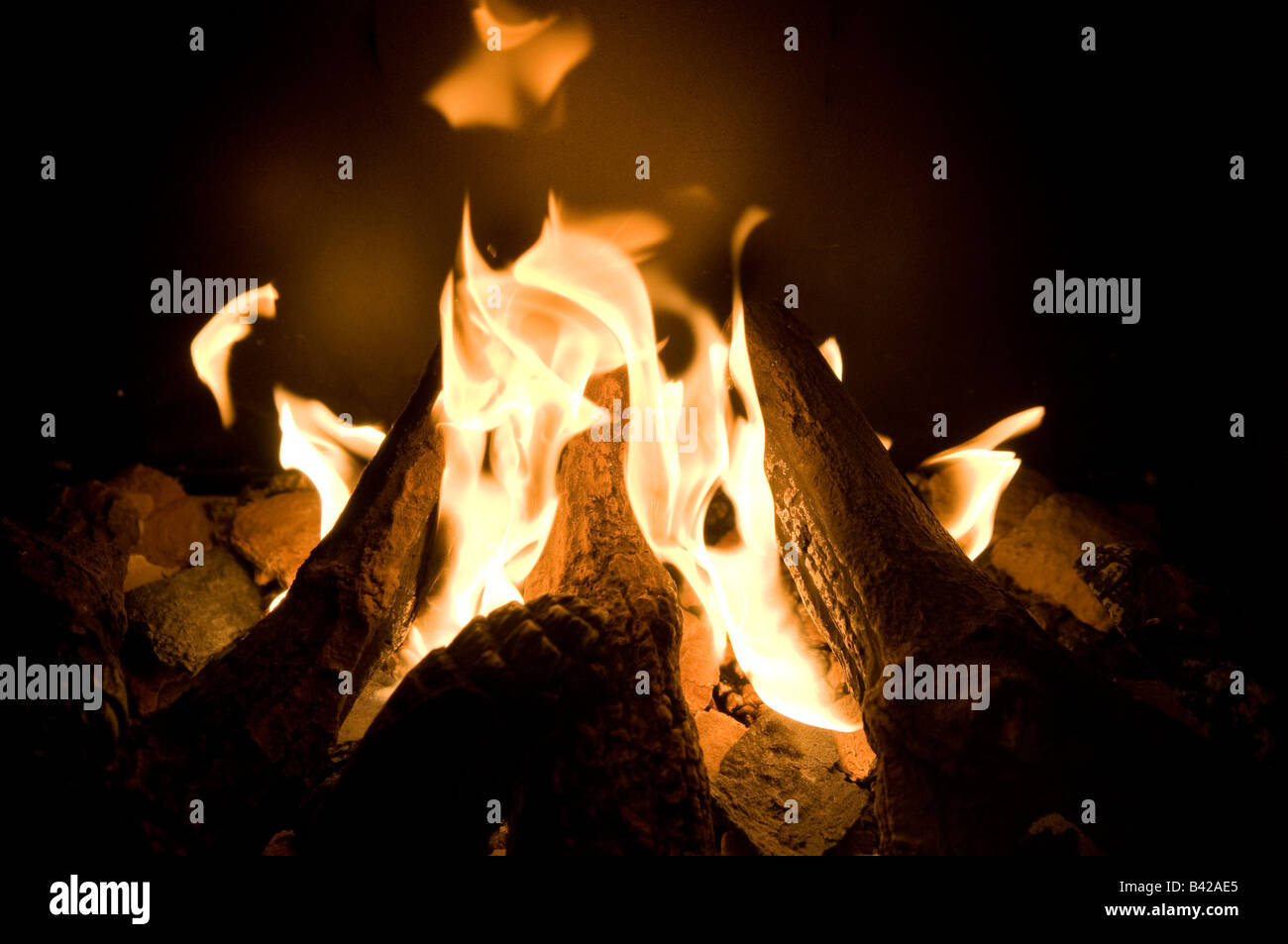 Wood logs being burnt in a fireplace Stock Photo - Alamy