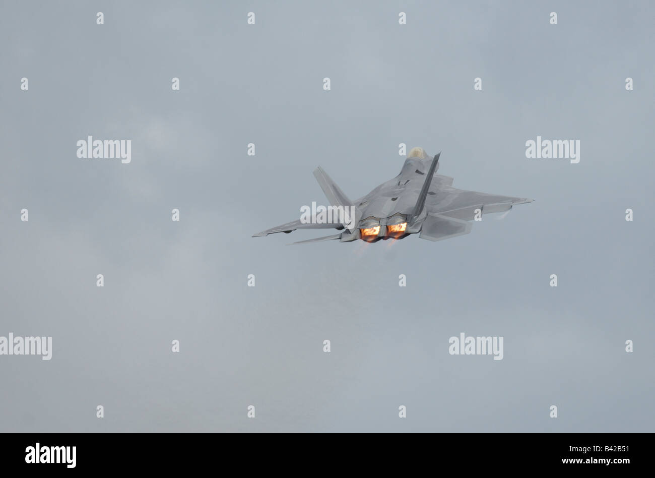 F 22a smoke hi-res stock photography and images - Alamy