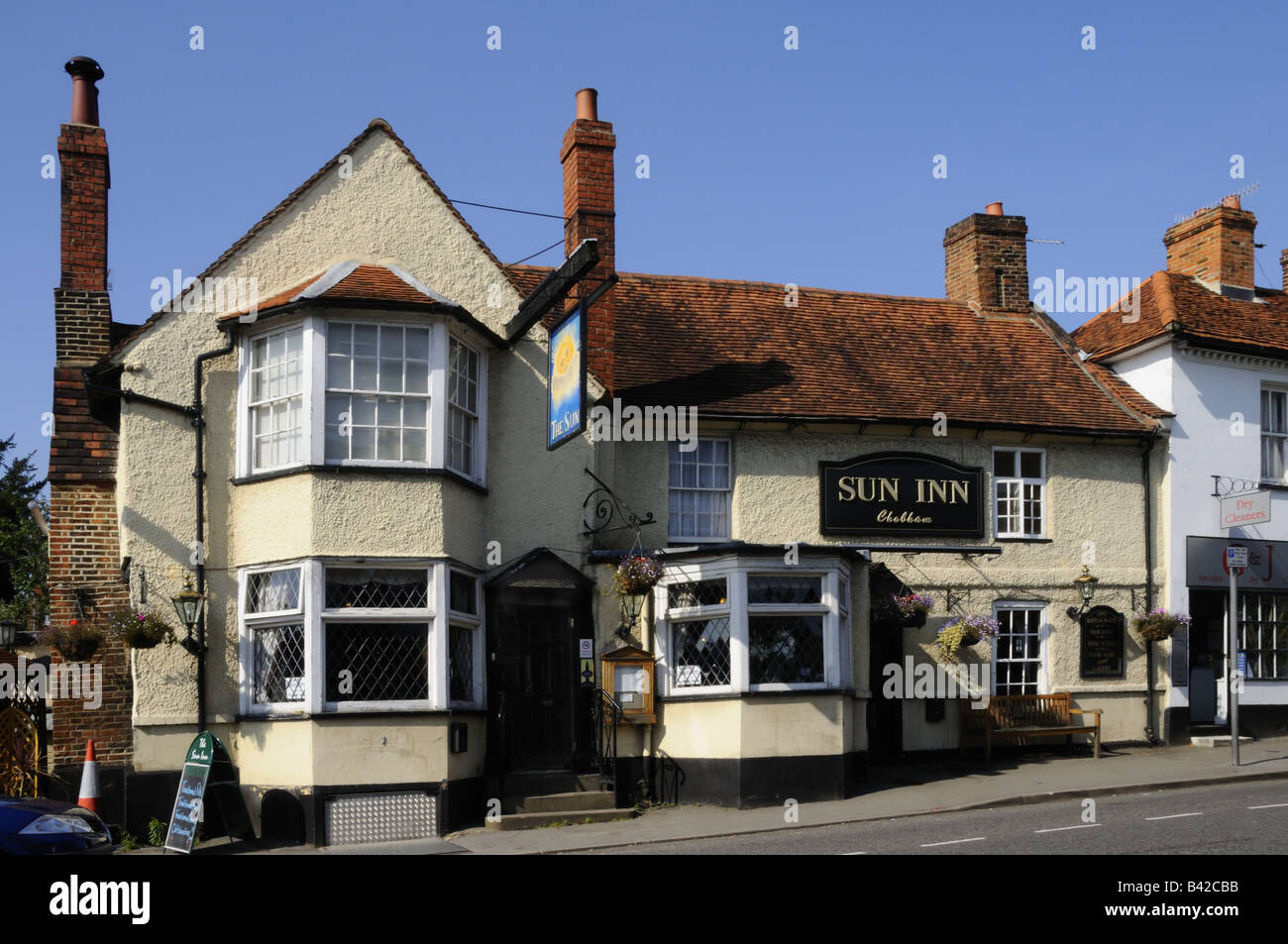 Sun inn chobham hi-res stock photography and images - Alamy