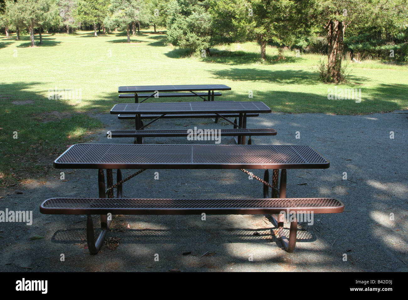 3 tables hi-res stock photography and images - Alamy