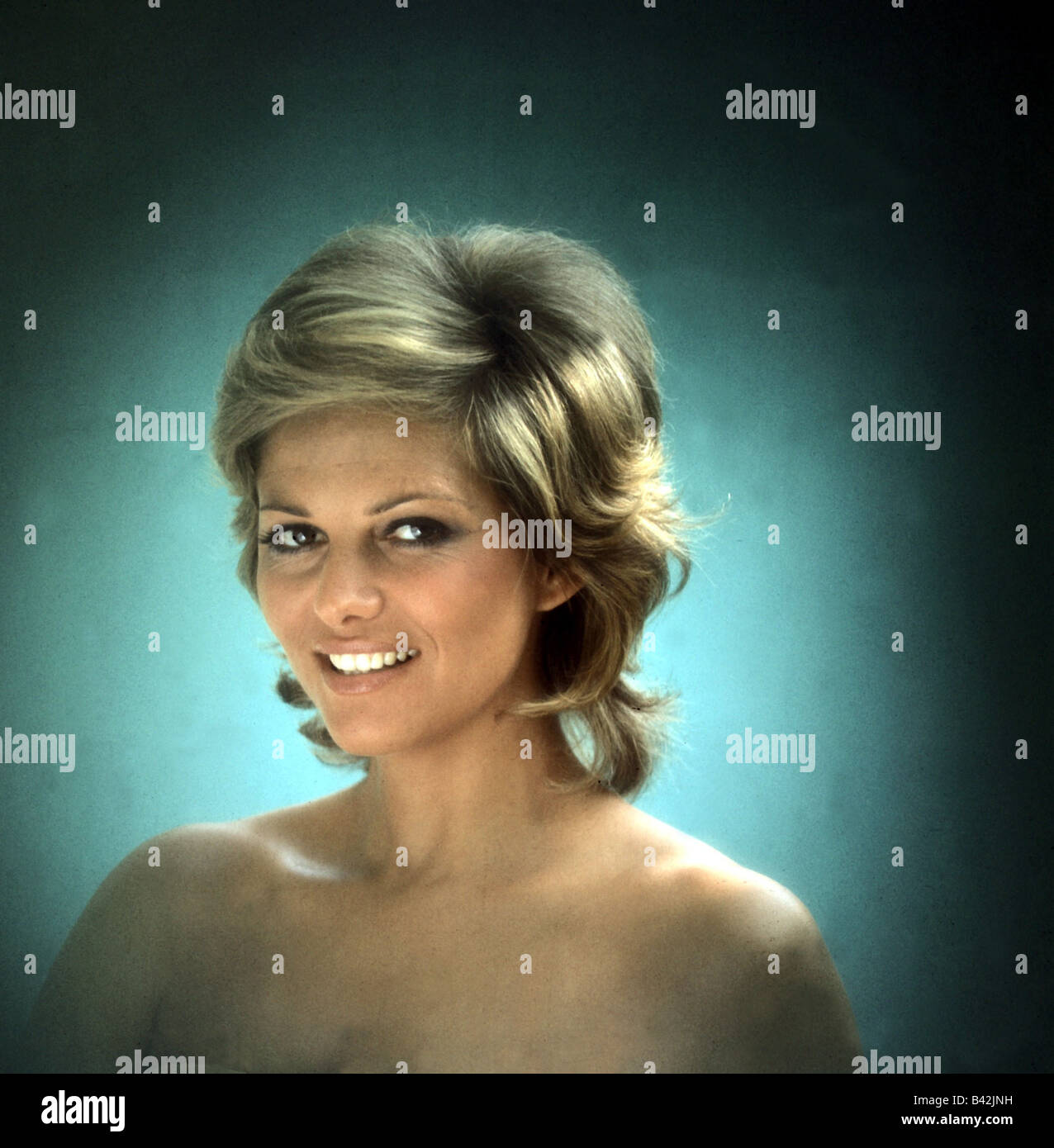 Claudia cardinale actress 1970 hi-res stock photography and images - Alamy