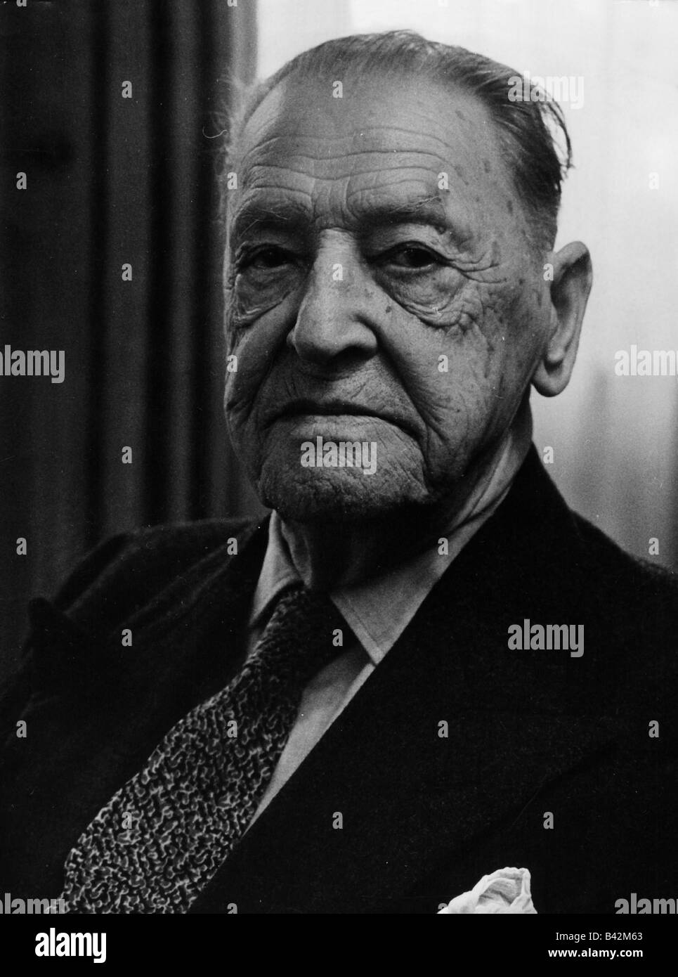 Somerset Maugham High Resolution Stock Photography and Images - Alamy