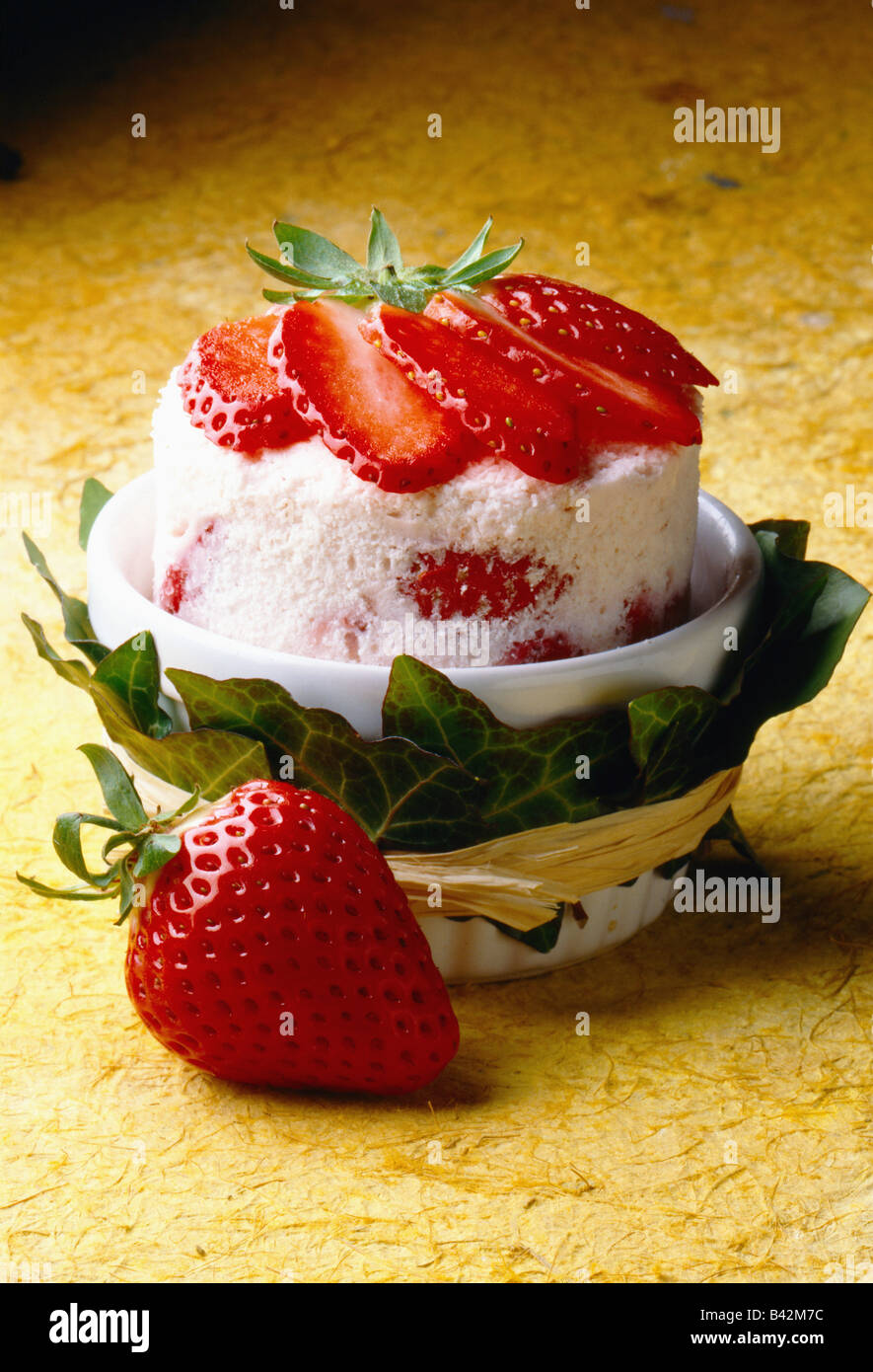 Souffle ice cream strawberry hi-res stock photography and images - Alamy