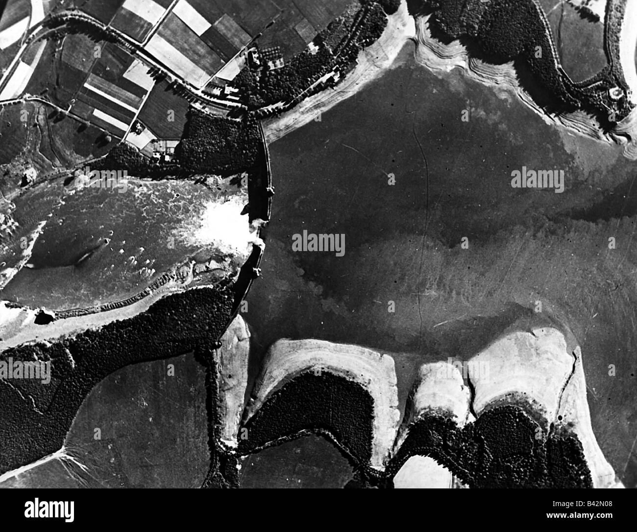 Dam aerial Black and White Stock Photos & Images - Alamy