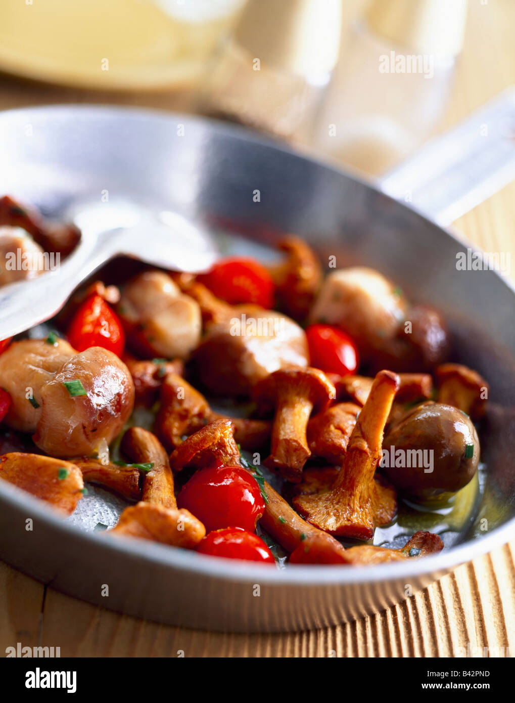 Ceps frying hi-res stock photography and images - Alamy