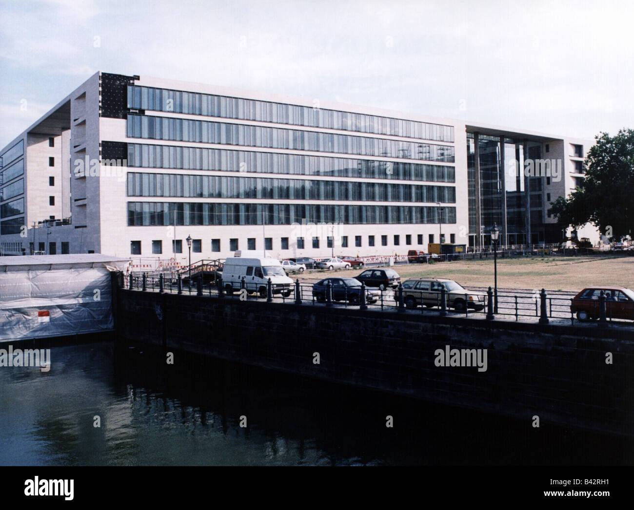 Berlin buildings 1990s hi-res stock photography and images - Alamy