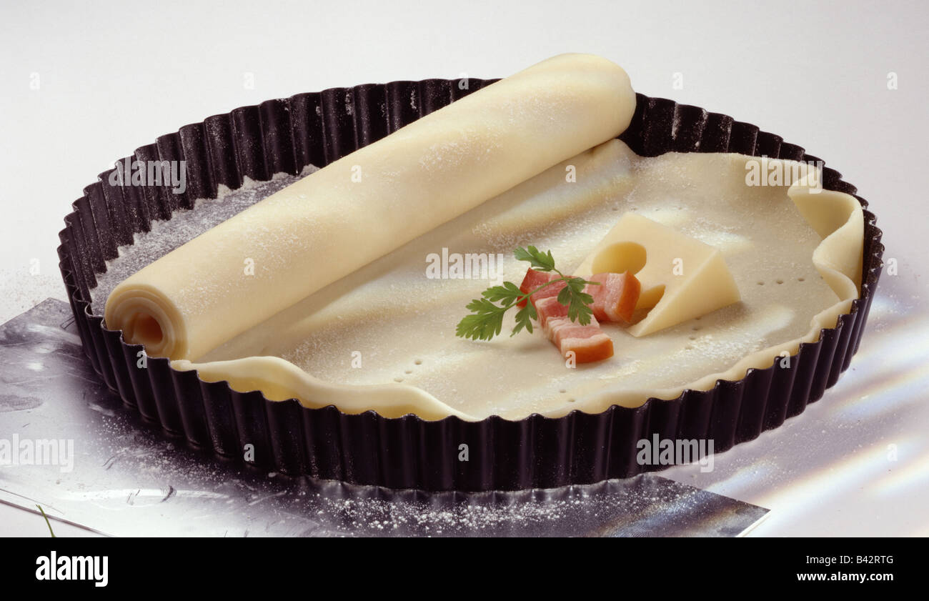 Uncooked pastry for tart hi-res stock photography and images - Alamy