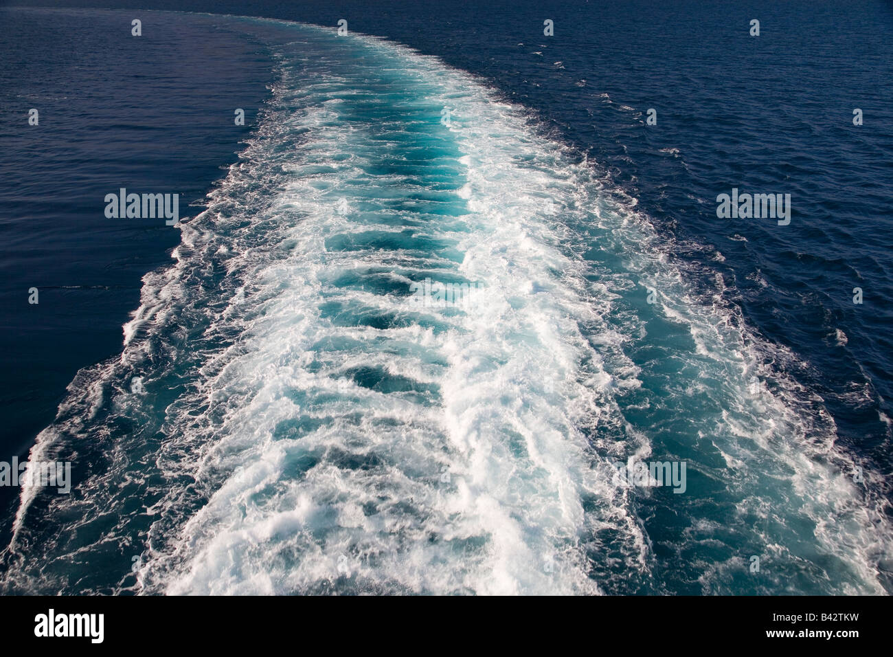 Ship wake ocean water hi-res stock photography and images - Alamy