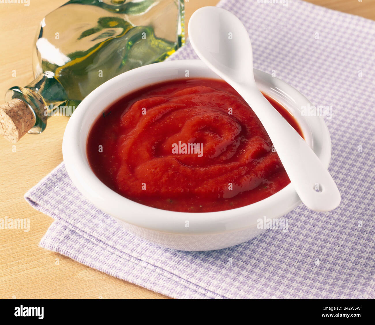 Making tomato coulis hi-res stock photography and images - Alamy
