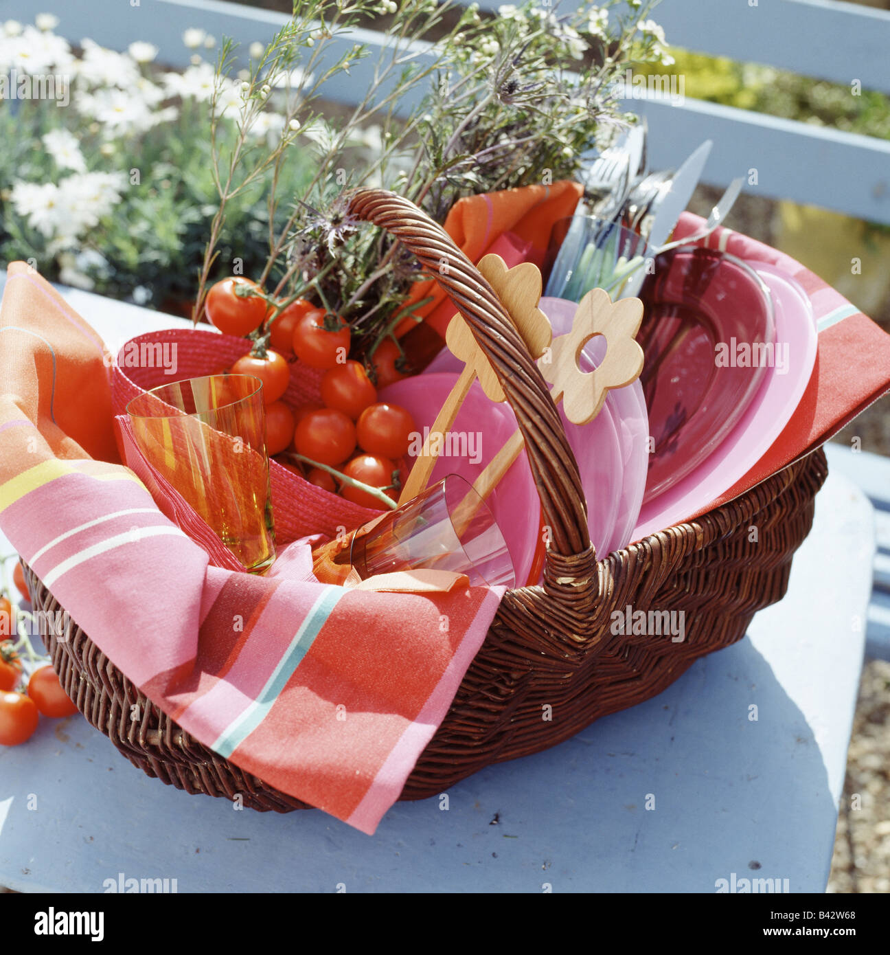 Vegetable hamper hi-res stock photography and images - Alamy