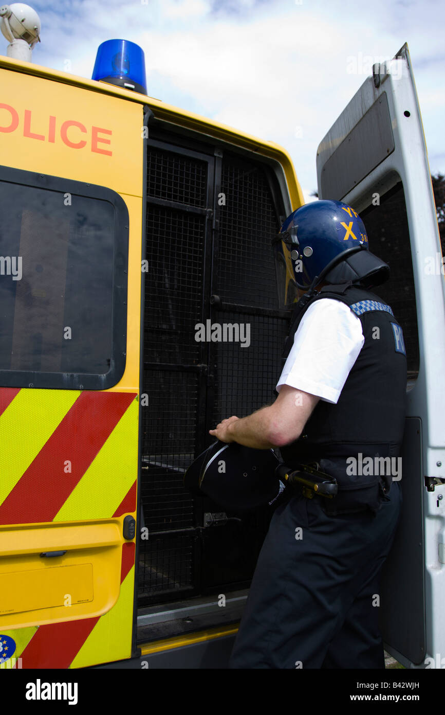 Riot van hi-res stock photography and images - Alamy