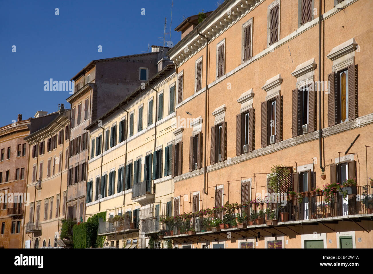 Showing the windows the hi-res stock photography and images - Alamy