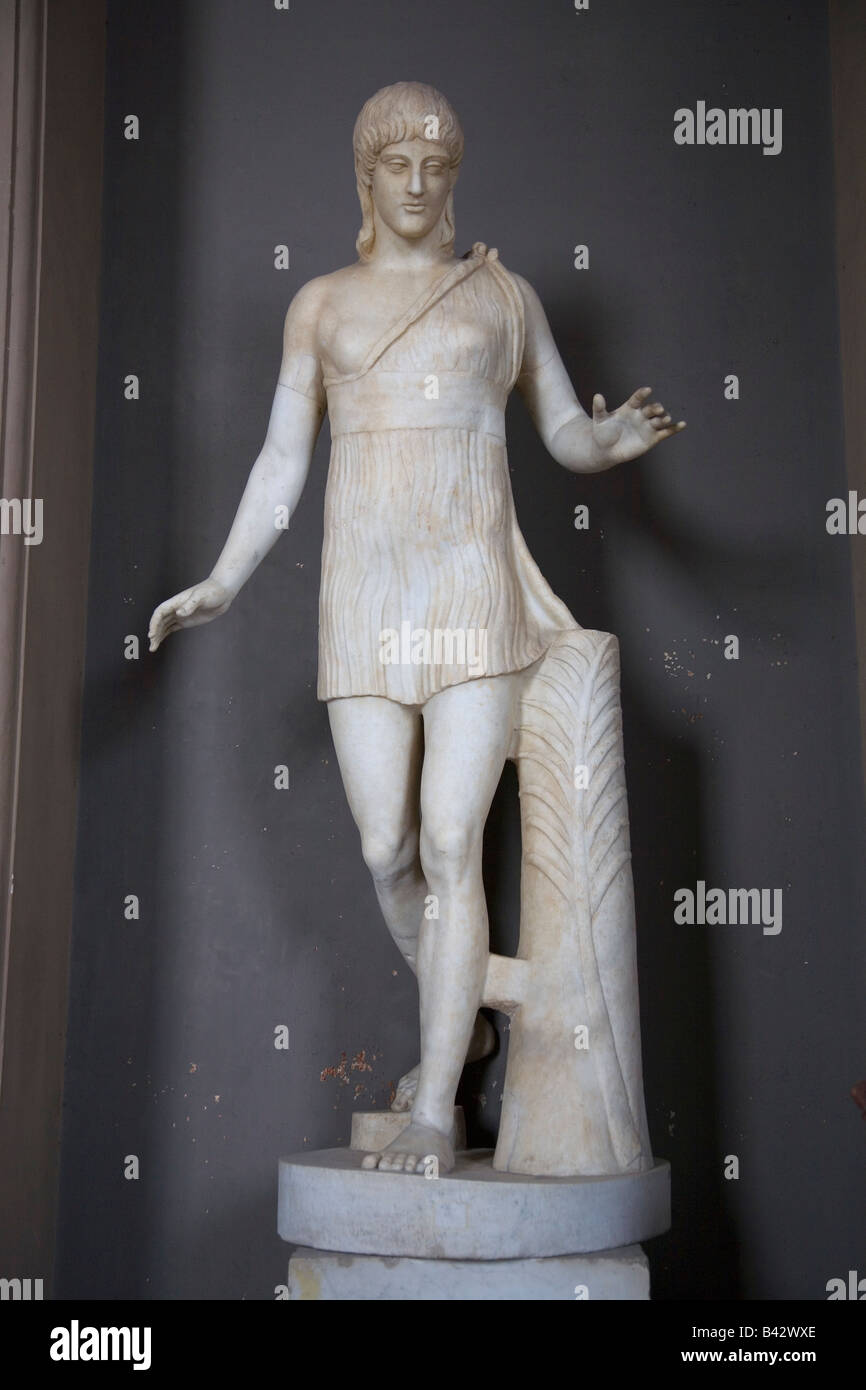 Ancient roman women statues hi-res stock photography and images - Alamy