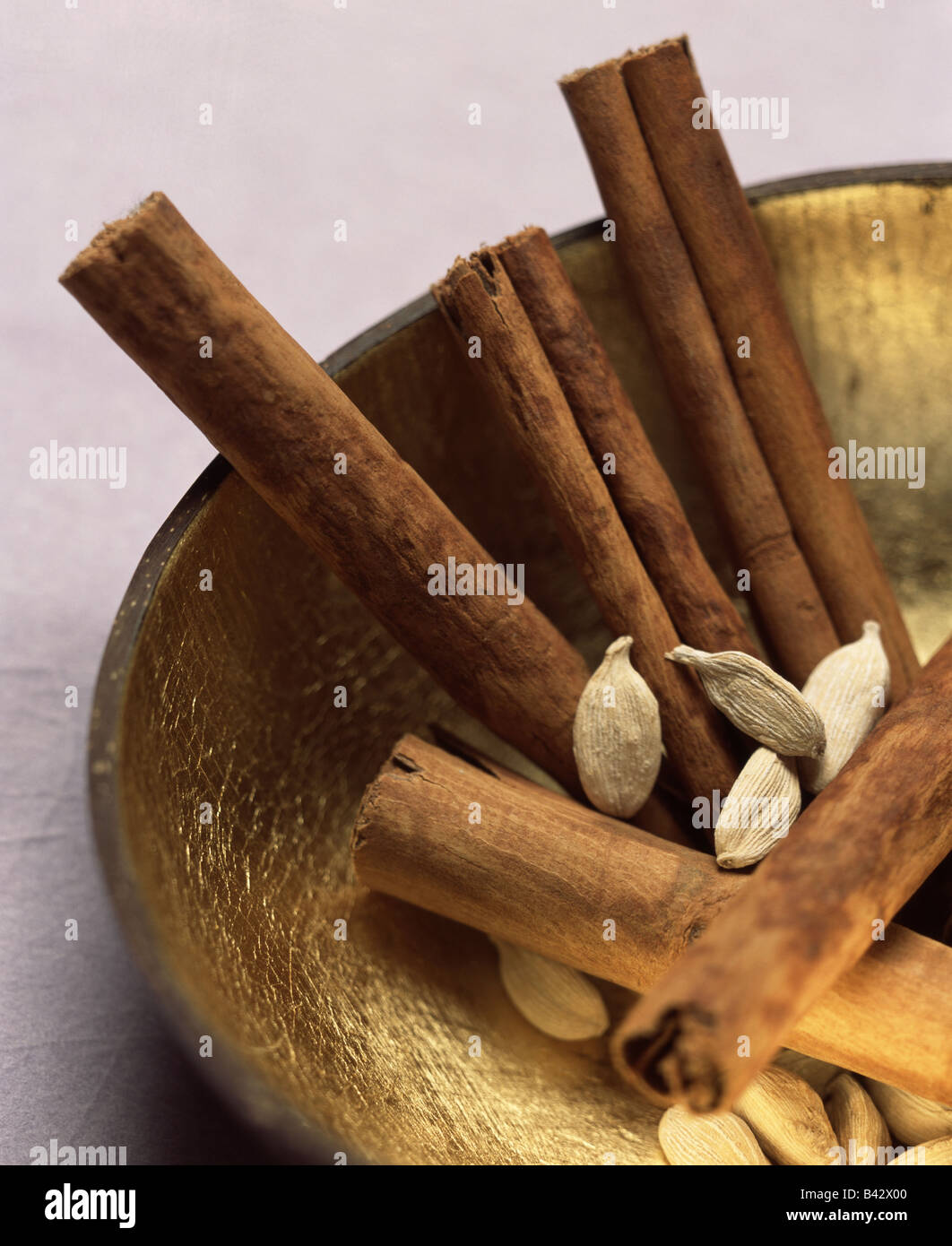 Cinnamon and cardamom Stock Photo - Alamy