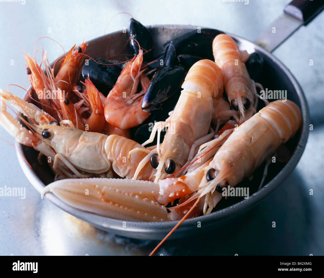 Shellfish cooking in a frying pan Stock Photo - Alamy