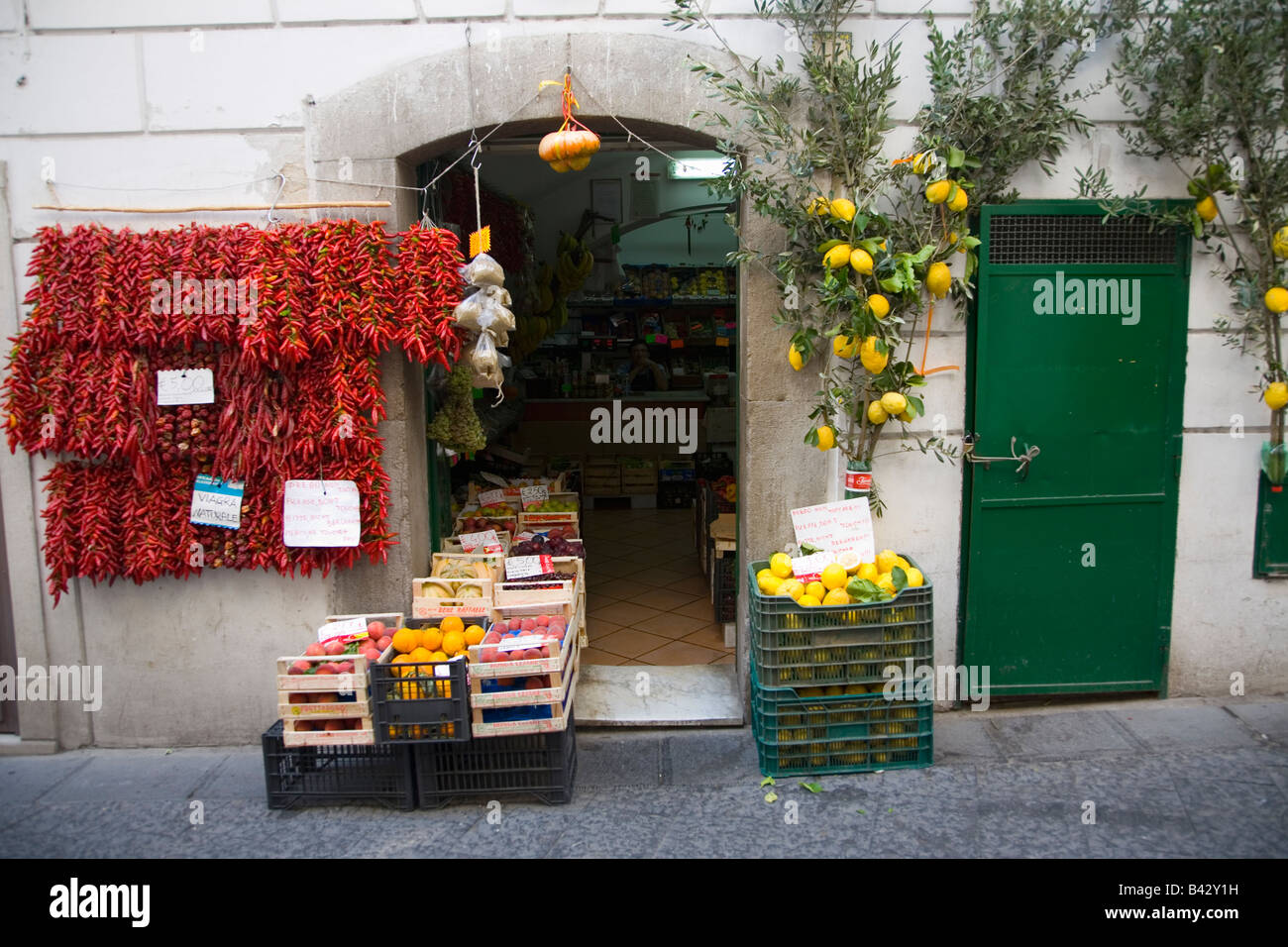 Grocery storefront italy hi-res stock photography and images - Alamy