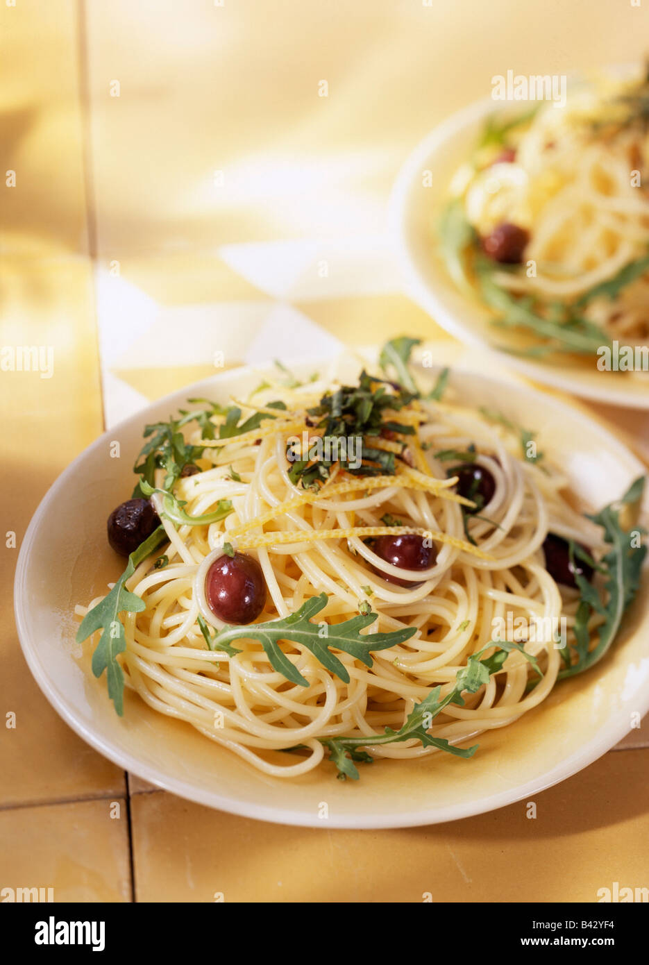Spaghettis with rocket and basil Stock Photo - Alamy