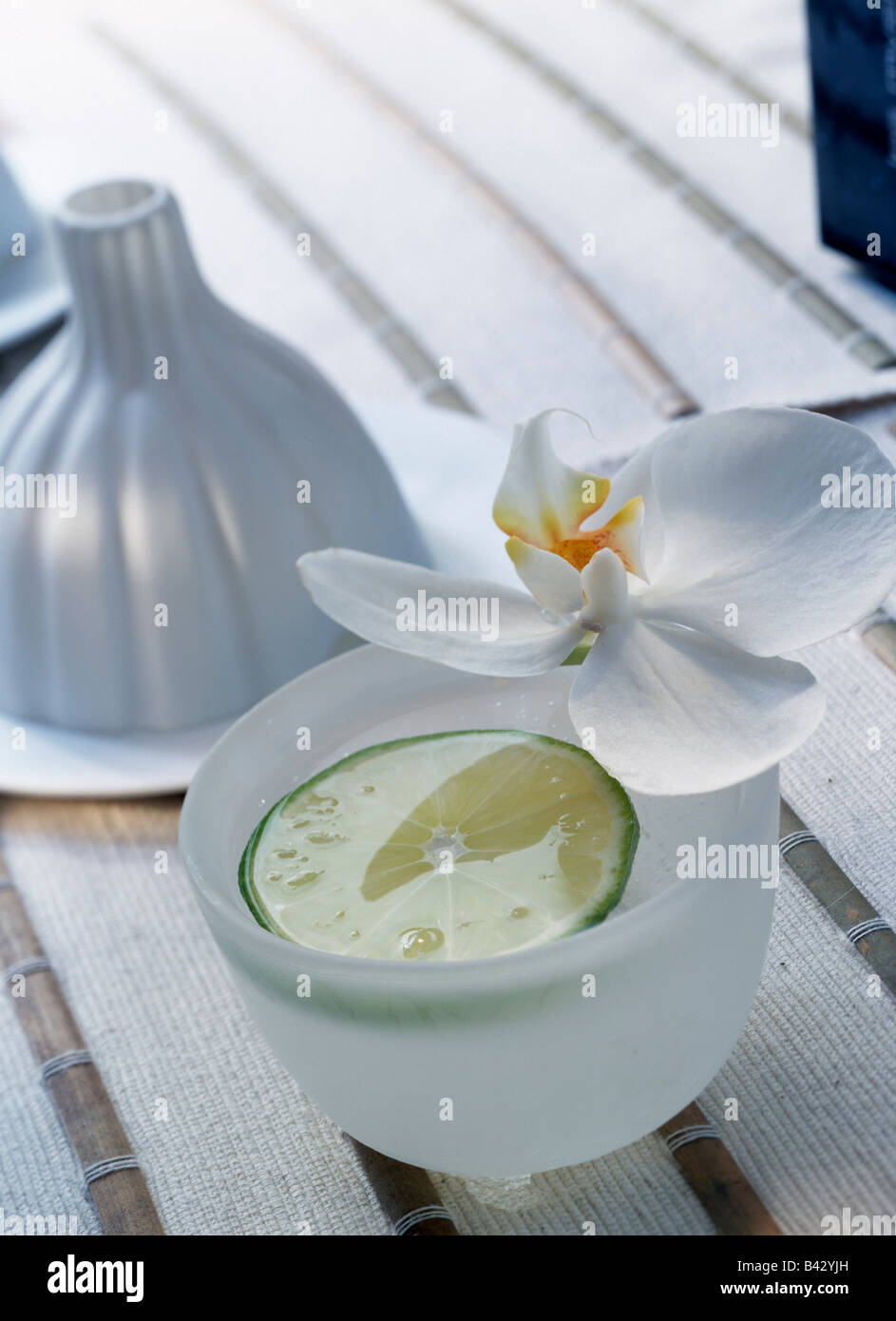 Lemon water finger bowl hi-res stock photography and images - Alamy