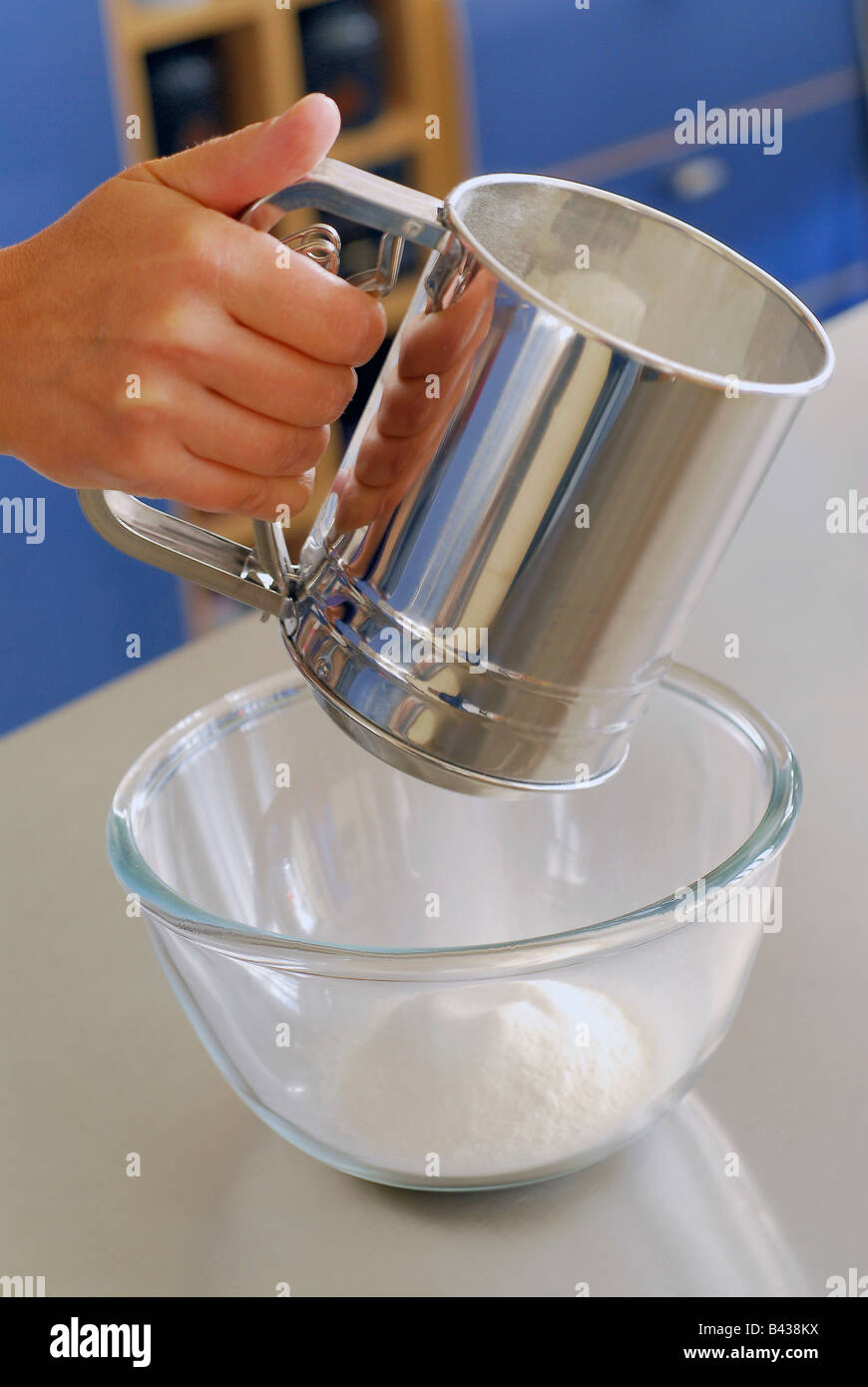 Sifting flower hi-res stock photography and images - Alamy