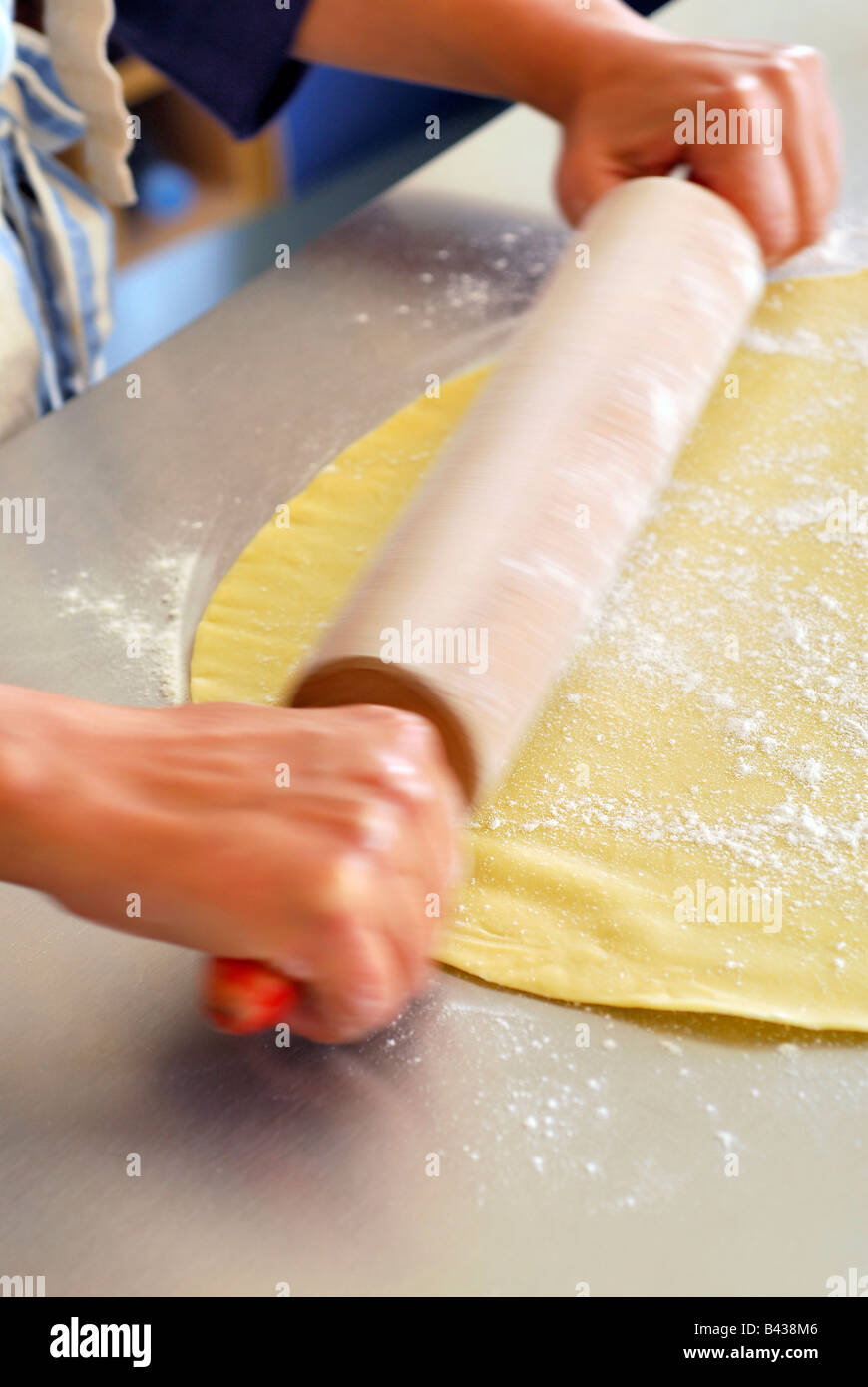 Spreading out hi-res stock photography and images - Alamy