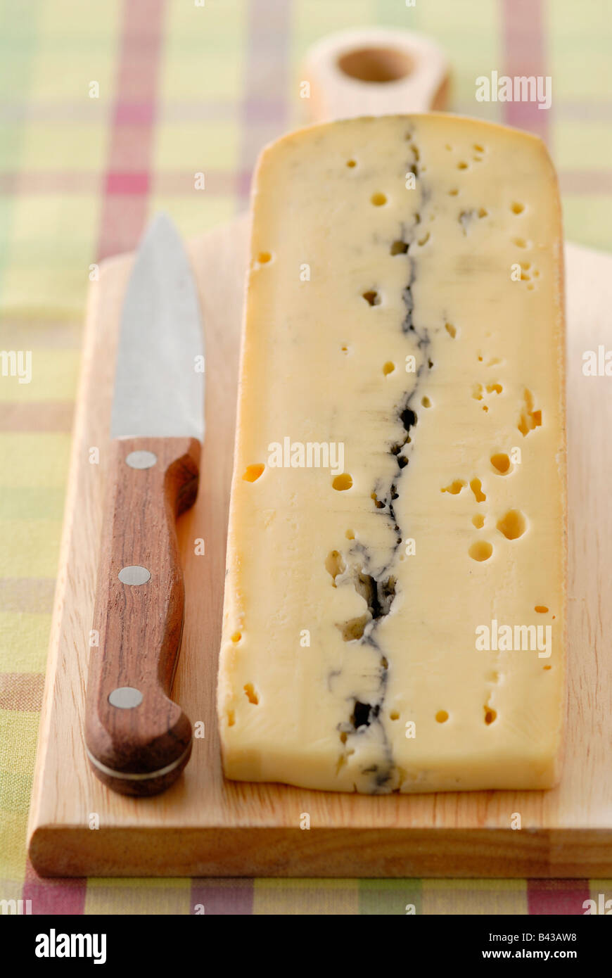 Morbier hi-res stock photography and images - Alamy