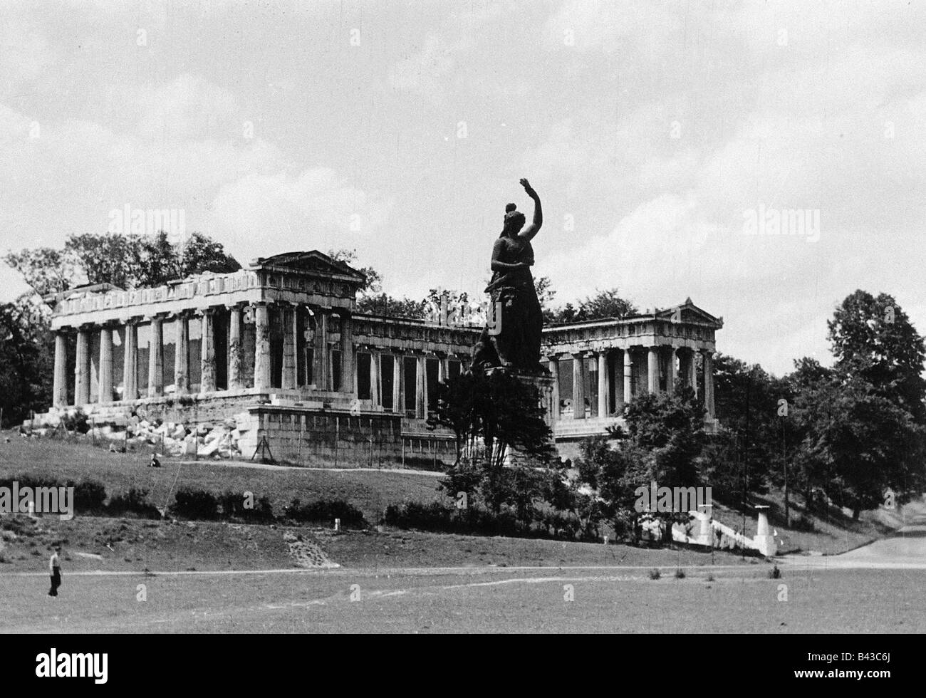 Destroyed 1945 hi-res stock photography and images - Alamy