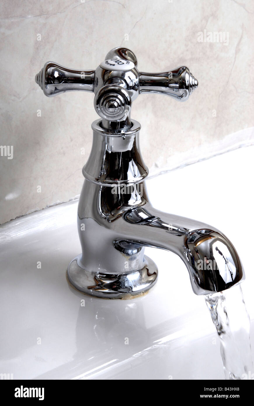 Turn off the tap hi-res stock photography and images - Alamy