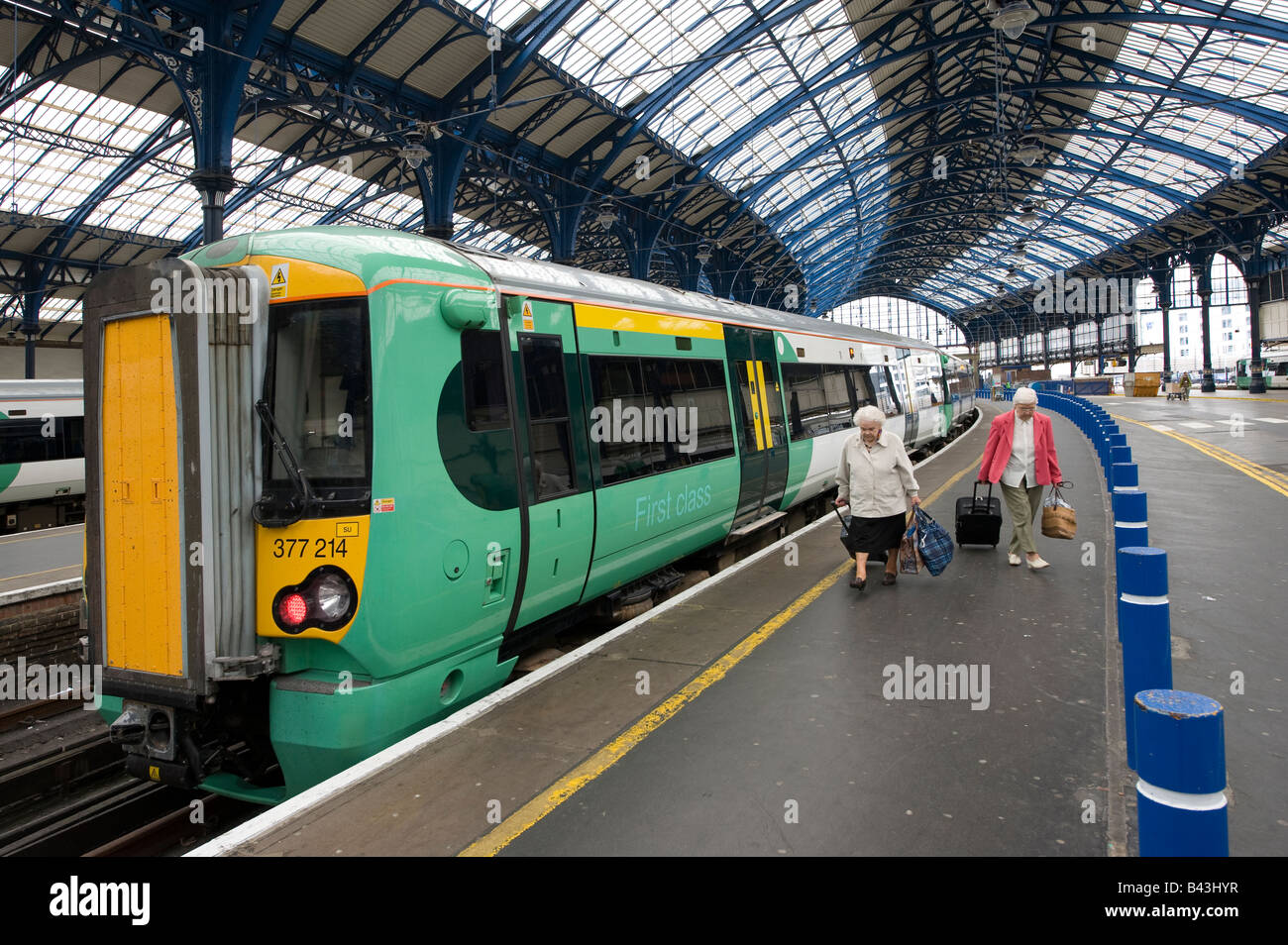 Southern class 377 train at brighton railway station east sussex uk ...