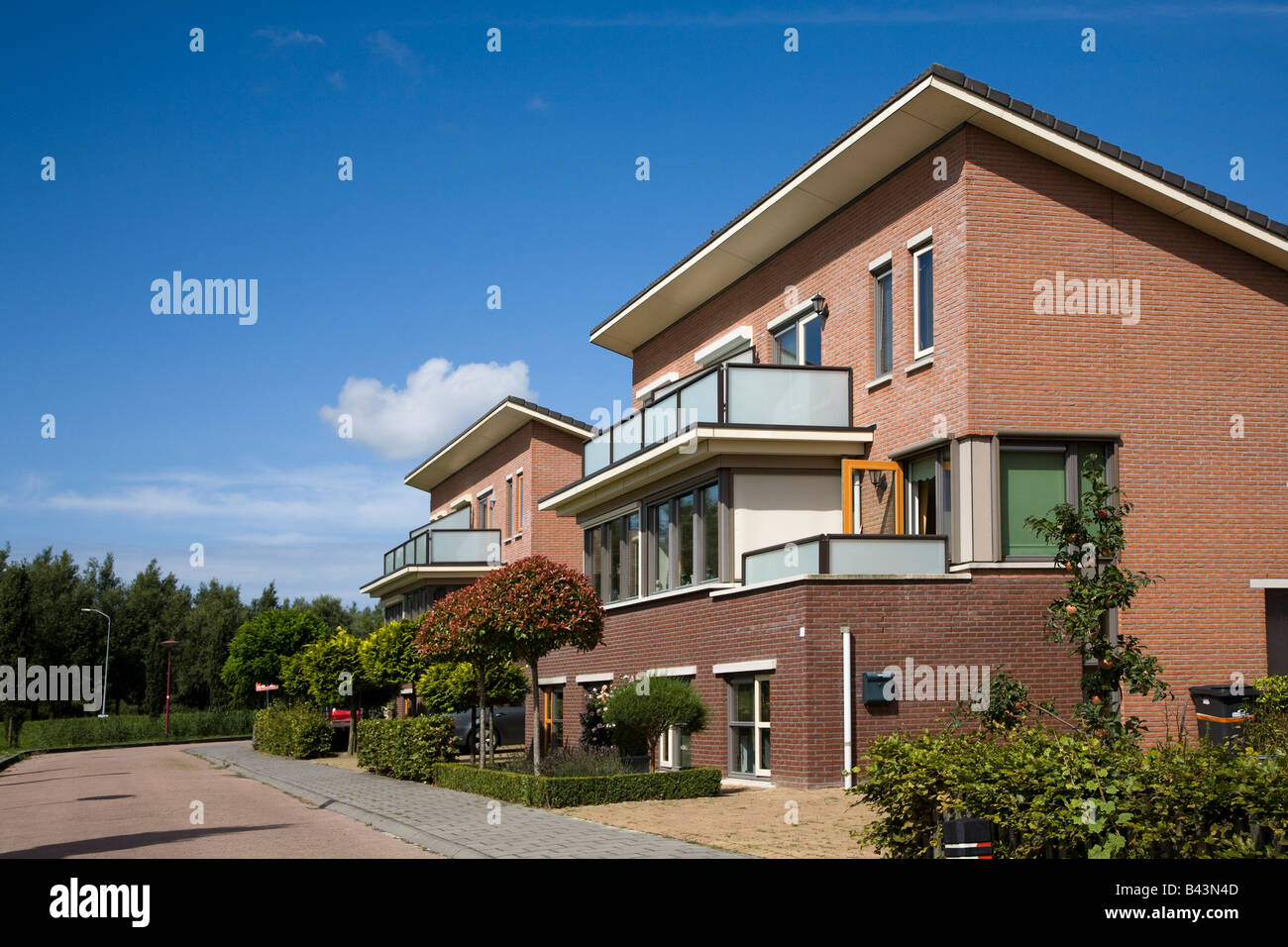 Modern houses on new estate Lelystad Netherlands Stock Photo - Alamy