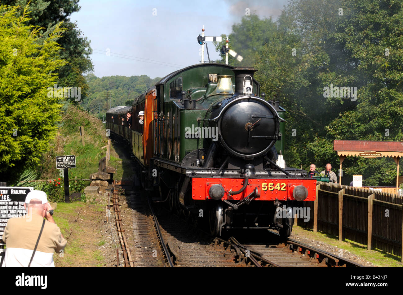 Small prairie tank engine pulling into Hampton Loade station at Severn ...
