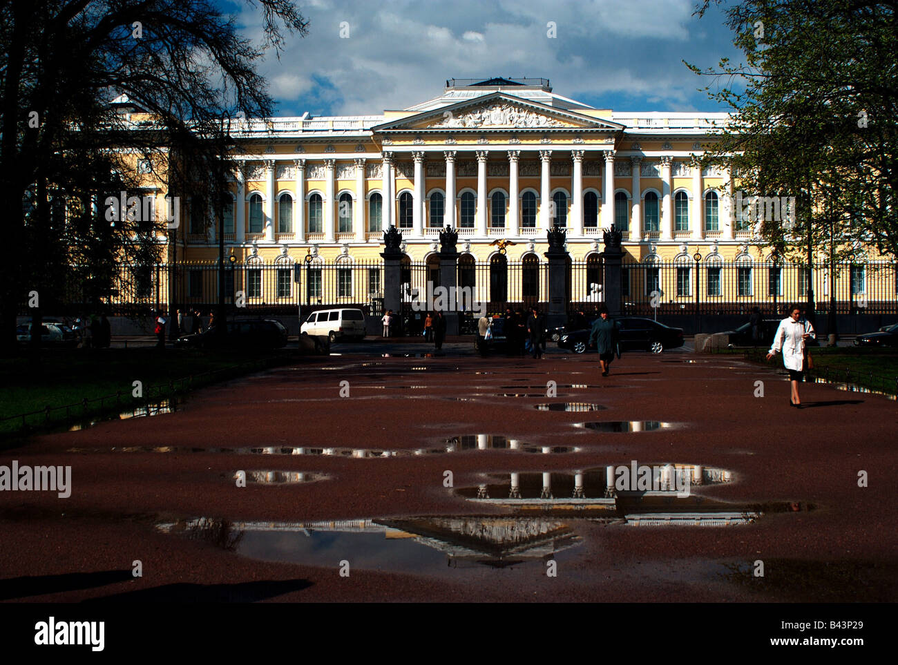 Saint petersburg russia mikhailovsky palace hi-res stock photography ...
