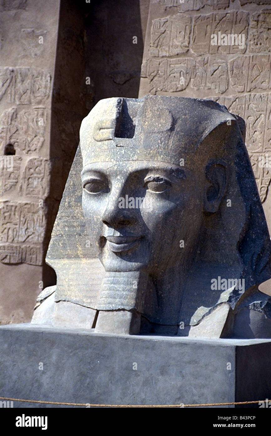 Head of the femalee pharaoh hatshepsut 1488 1468 bc hi-res stock ...