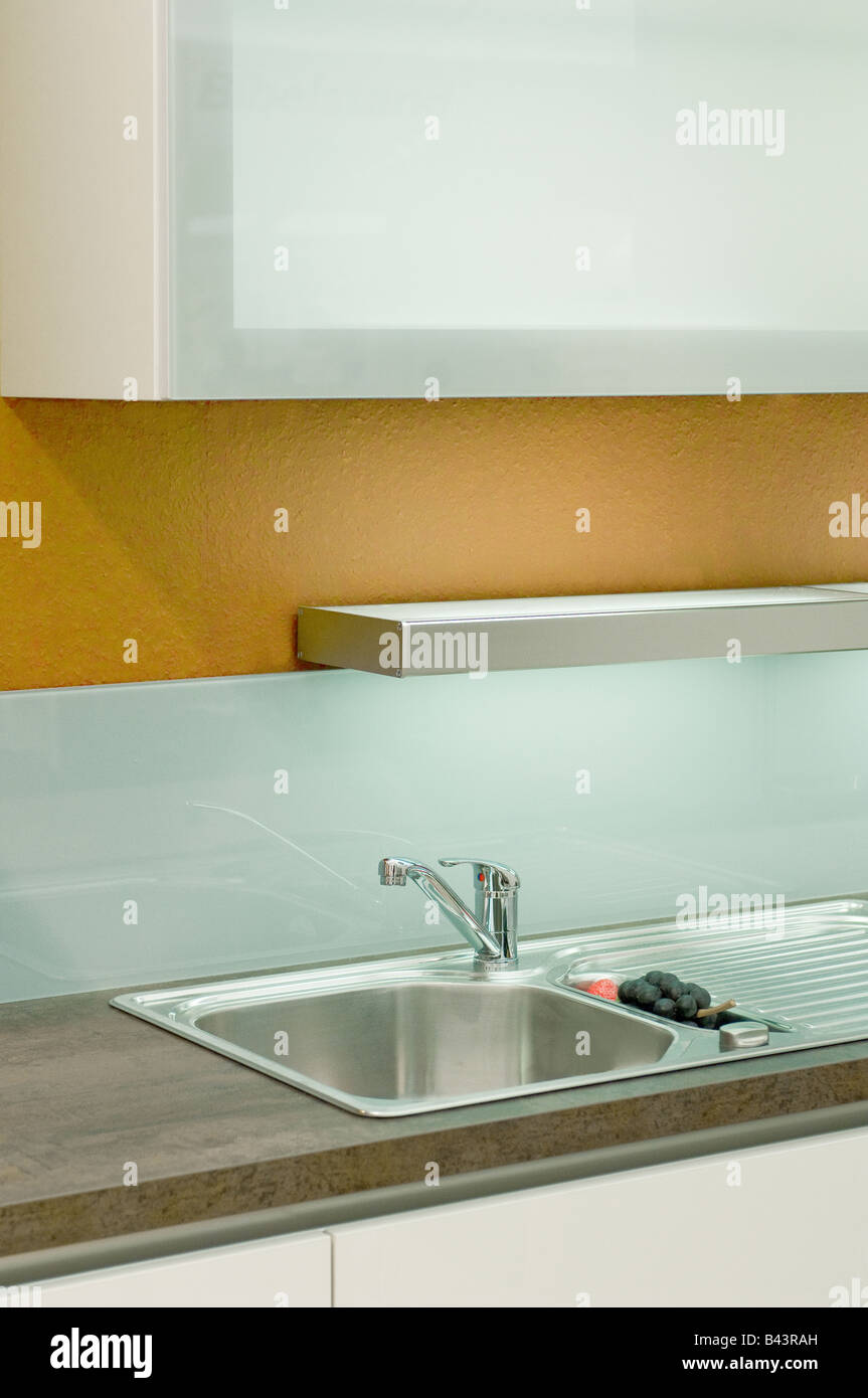 Insert sink hi-res stock photography and images - Alamy