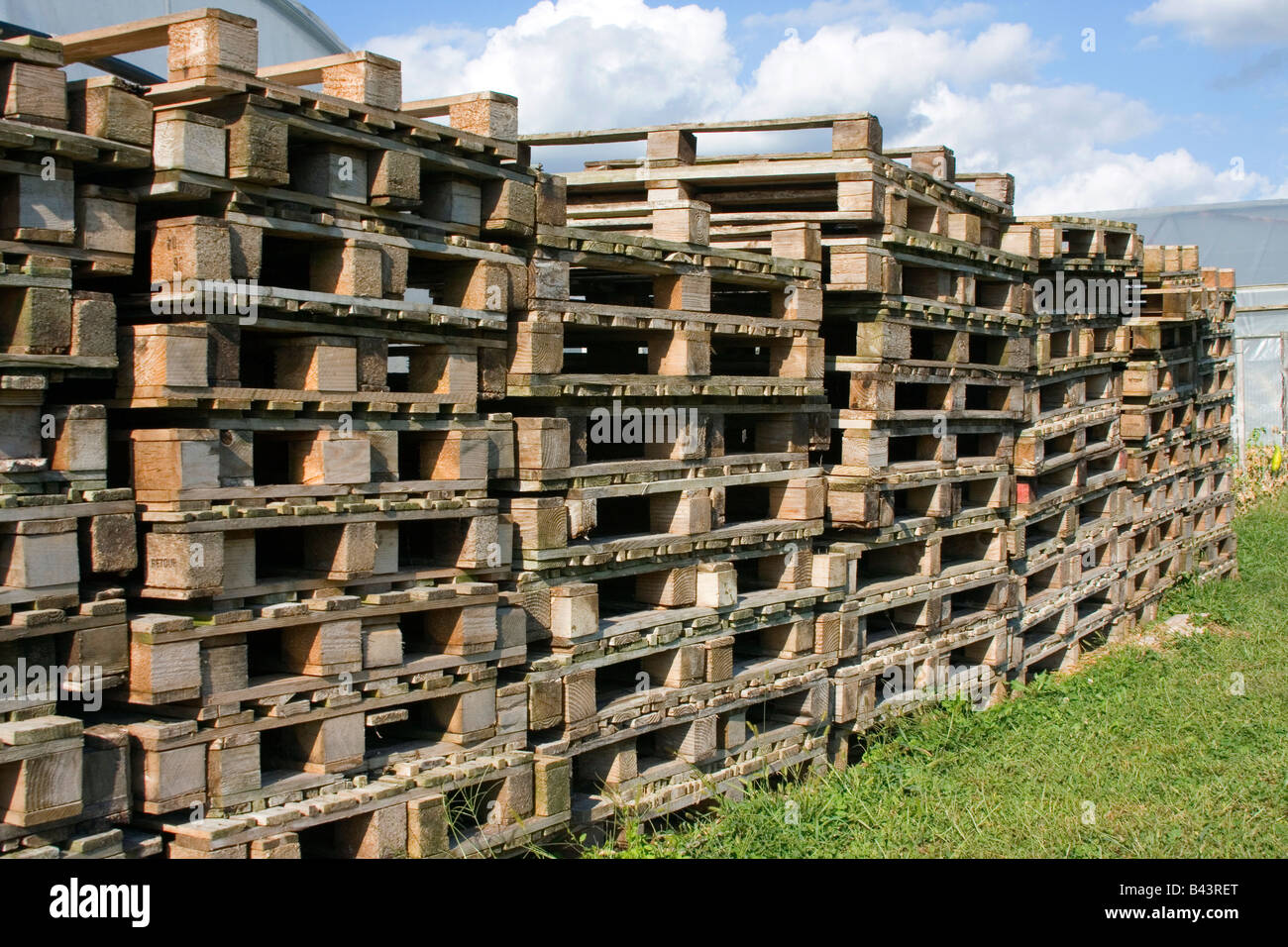 Palletes hi-res stock photography and images - Alamy