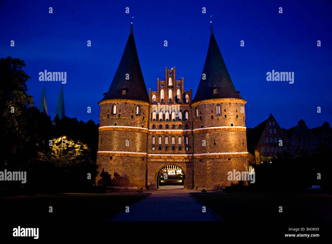 Medieval gateway hi-res stock photography and images - Alamy