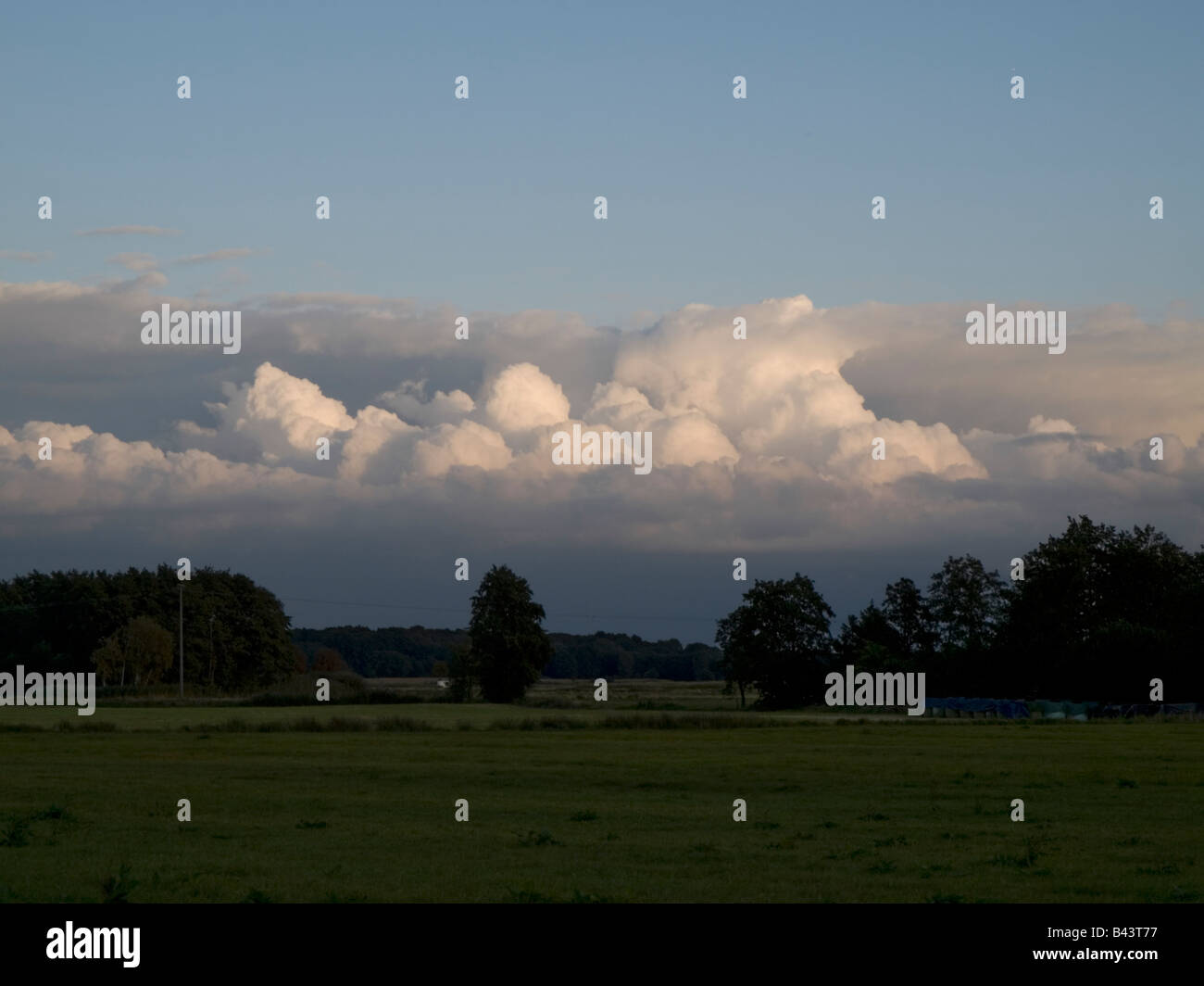 Reflecting light hi-res stock photography and images - Alamy