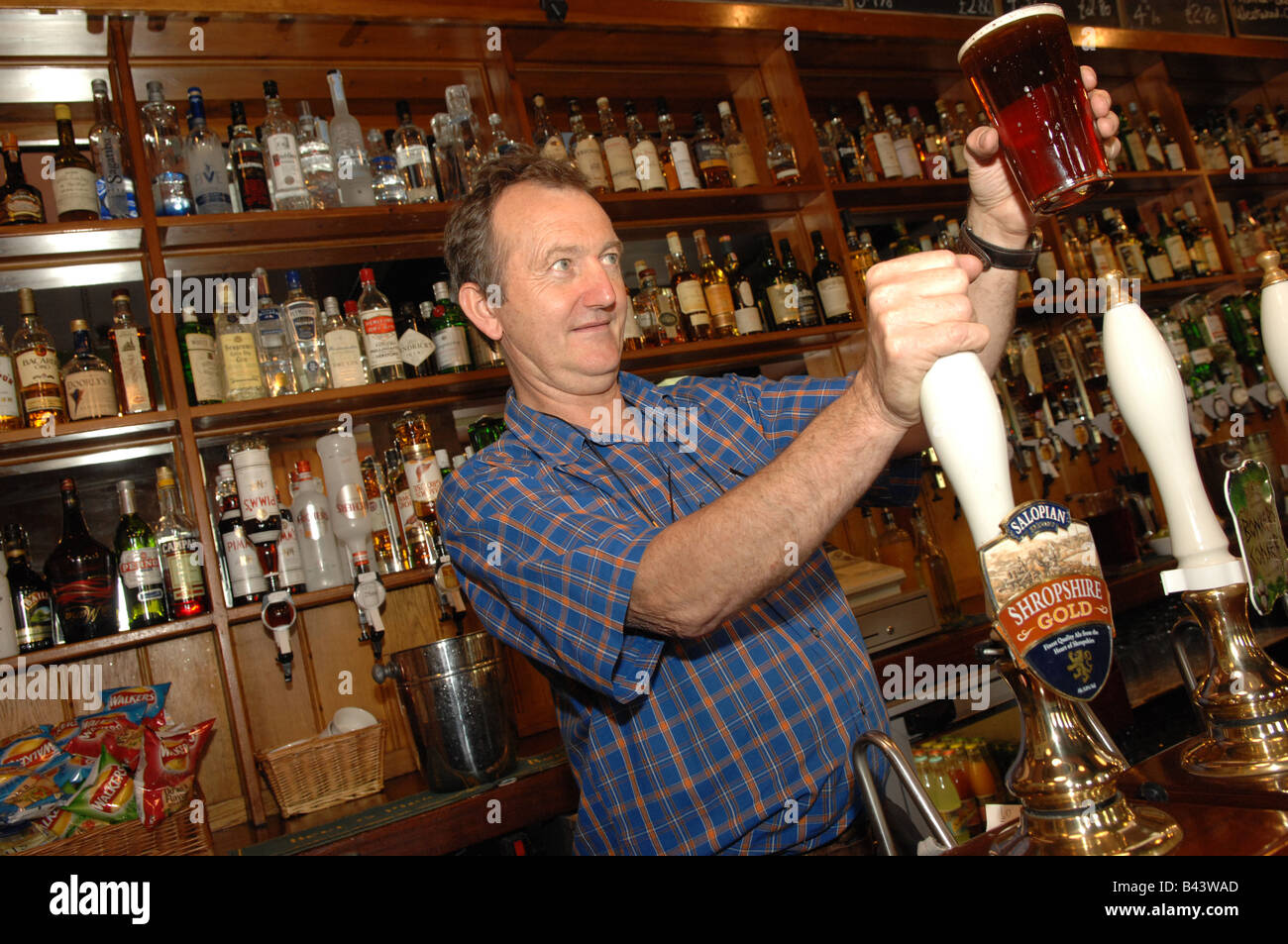 Barman after pulling a pint of real ale Stock Photo - Alamy
