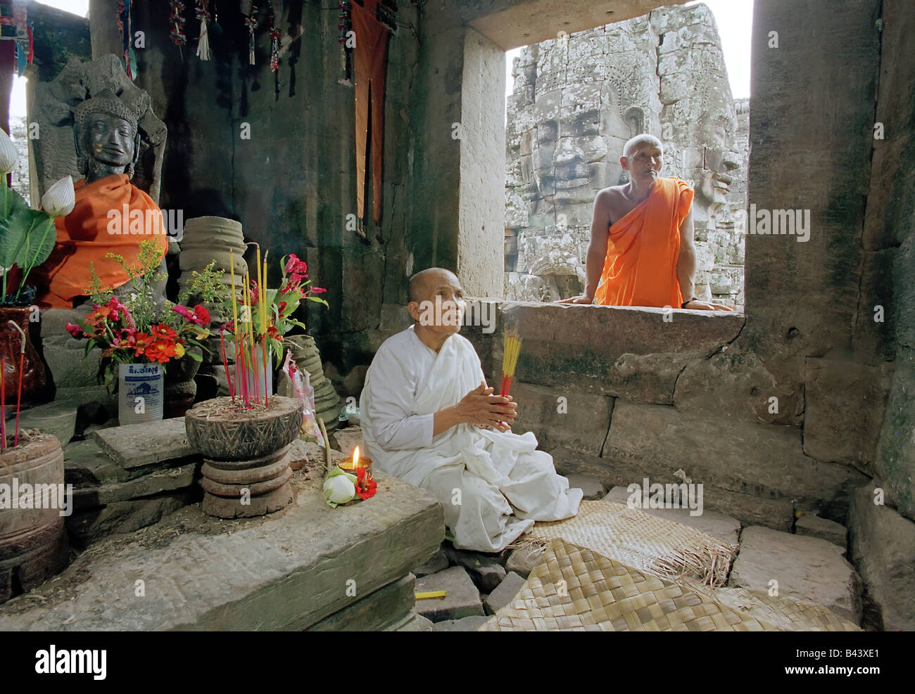 Nun meditating hi-res stock photography and images - Alamy