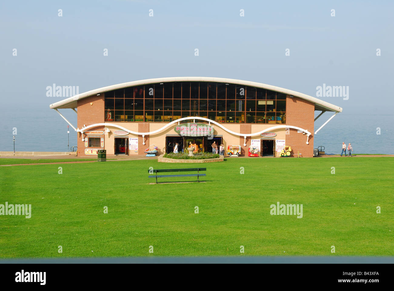 Hunstanton pier hi-res stock photography and images - Alamy