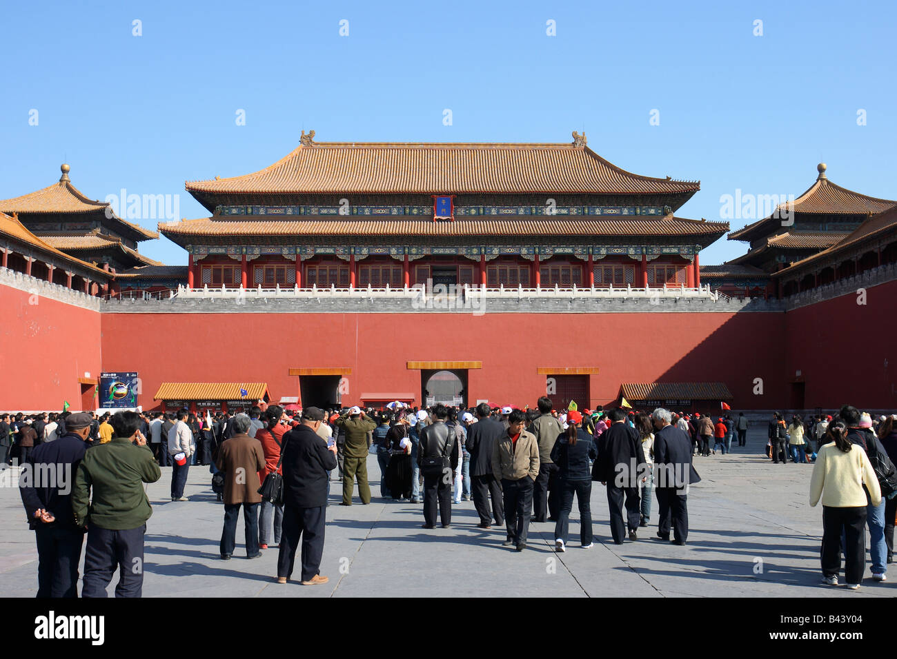 Gate and walls of beijing hi-res stock photography and images - Alamy