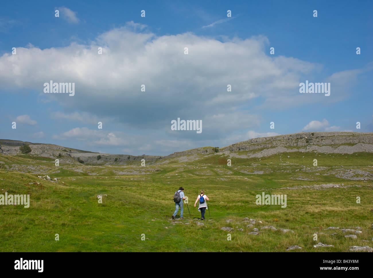 Crummackdale hi-res stock photography and images - Alamy