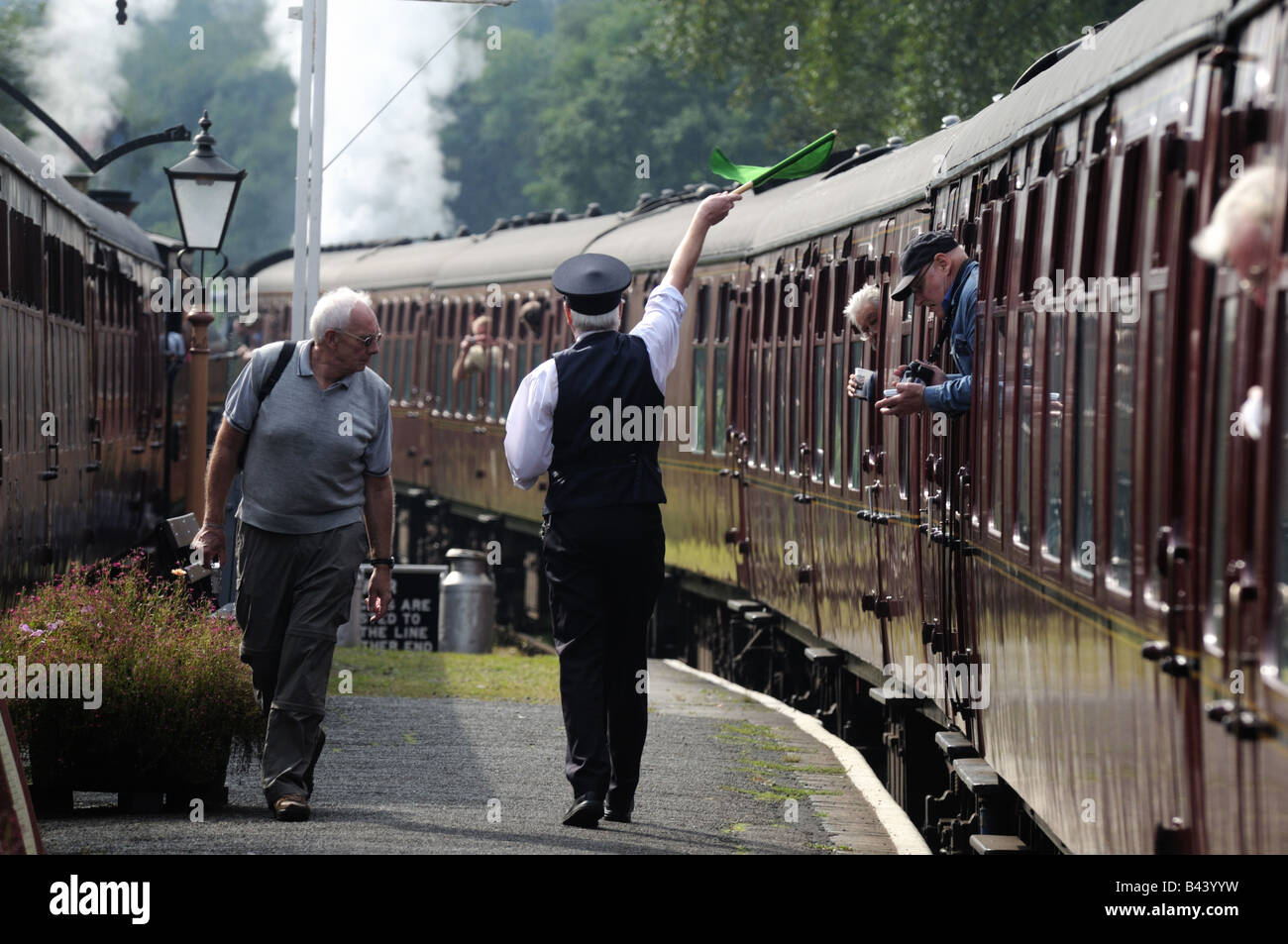 Engine pulling carriages hi-res stock photography and images - Alamy