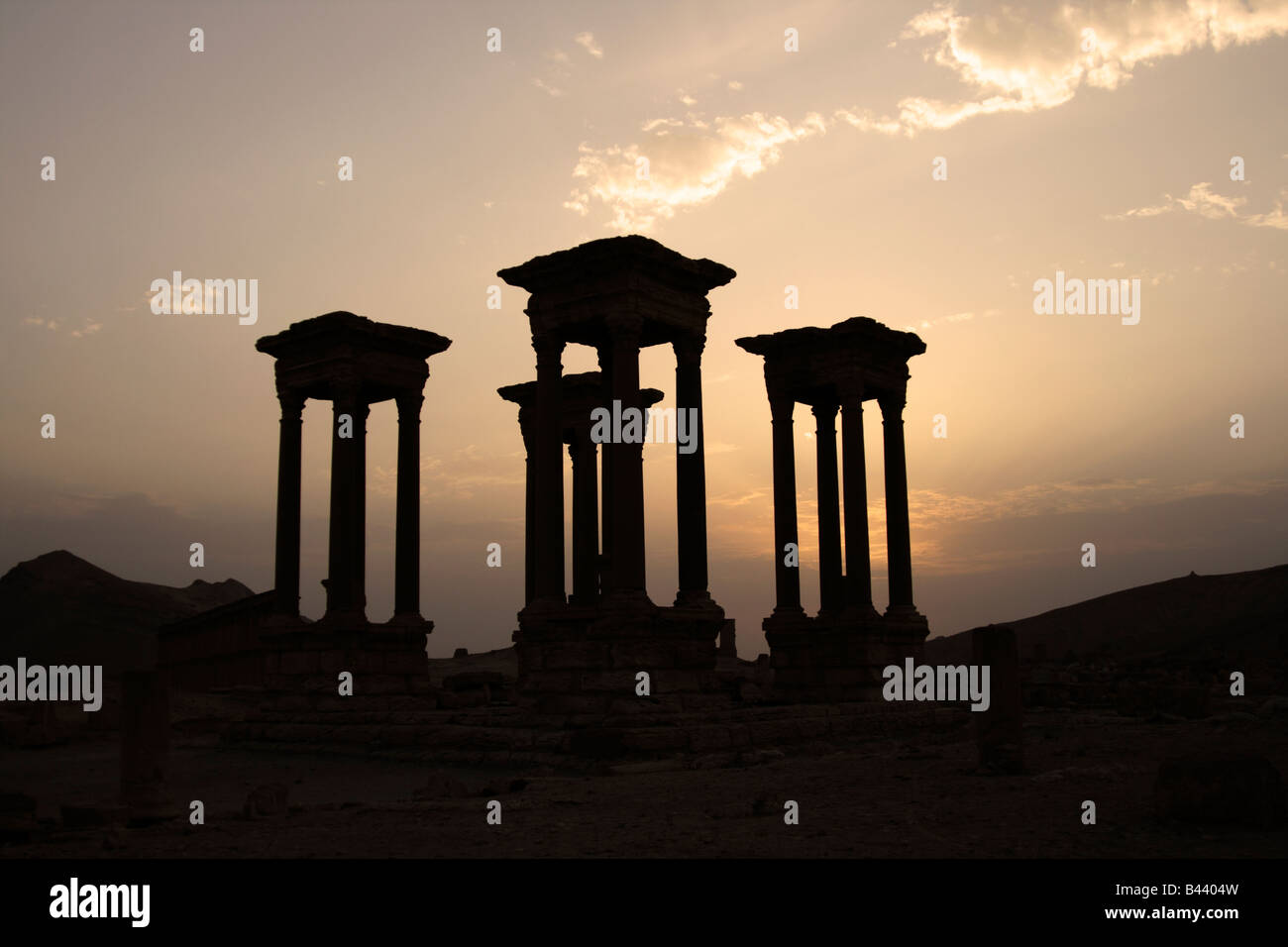 Tetrapylon Arch at sunset Palmyra, Syria Stock Photo - Alamy