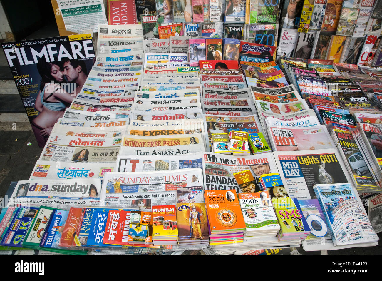 Magazines at newsstand hi-res stock photography and images - Alamy