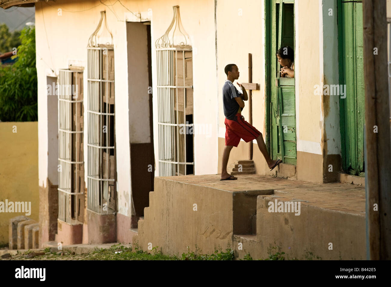 Two Cuban people talk together. Trinidad. Cuba Stock Photo - Alamy