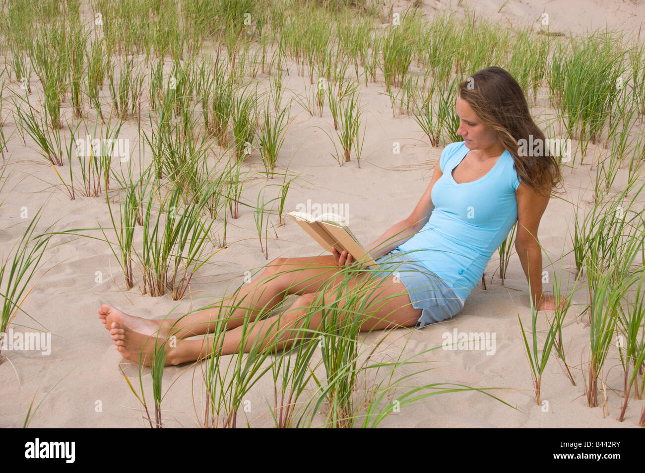Women off the grid hi-res stock photography and images - Alamy