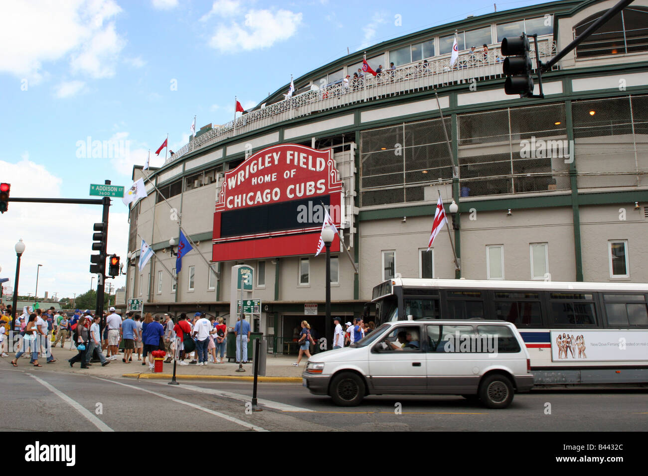 Wrigley Field exterior from Addison Street Stock Photo - Alamy